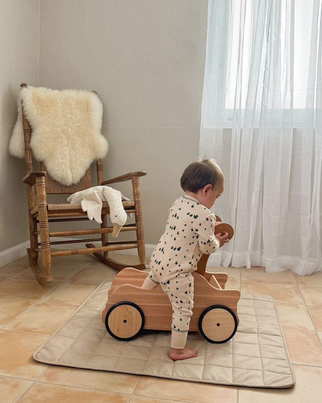 Bright Ivory Nursery Sheepskin– East Perry