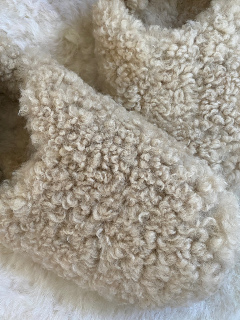 THE EVERYDAY SLIP-ON: TAN SHEARLING SHEEPSKIN– East Perry