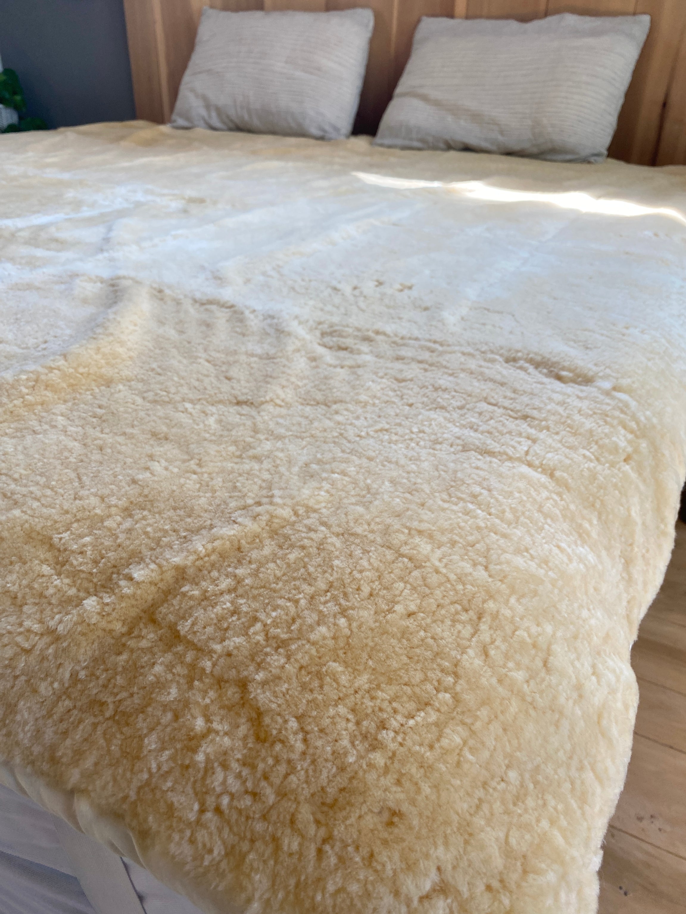 Natural Sheepskin Area Rug and Blanket– East Perry