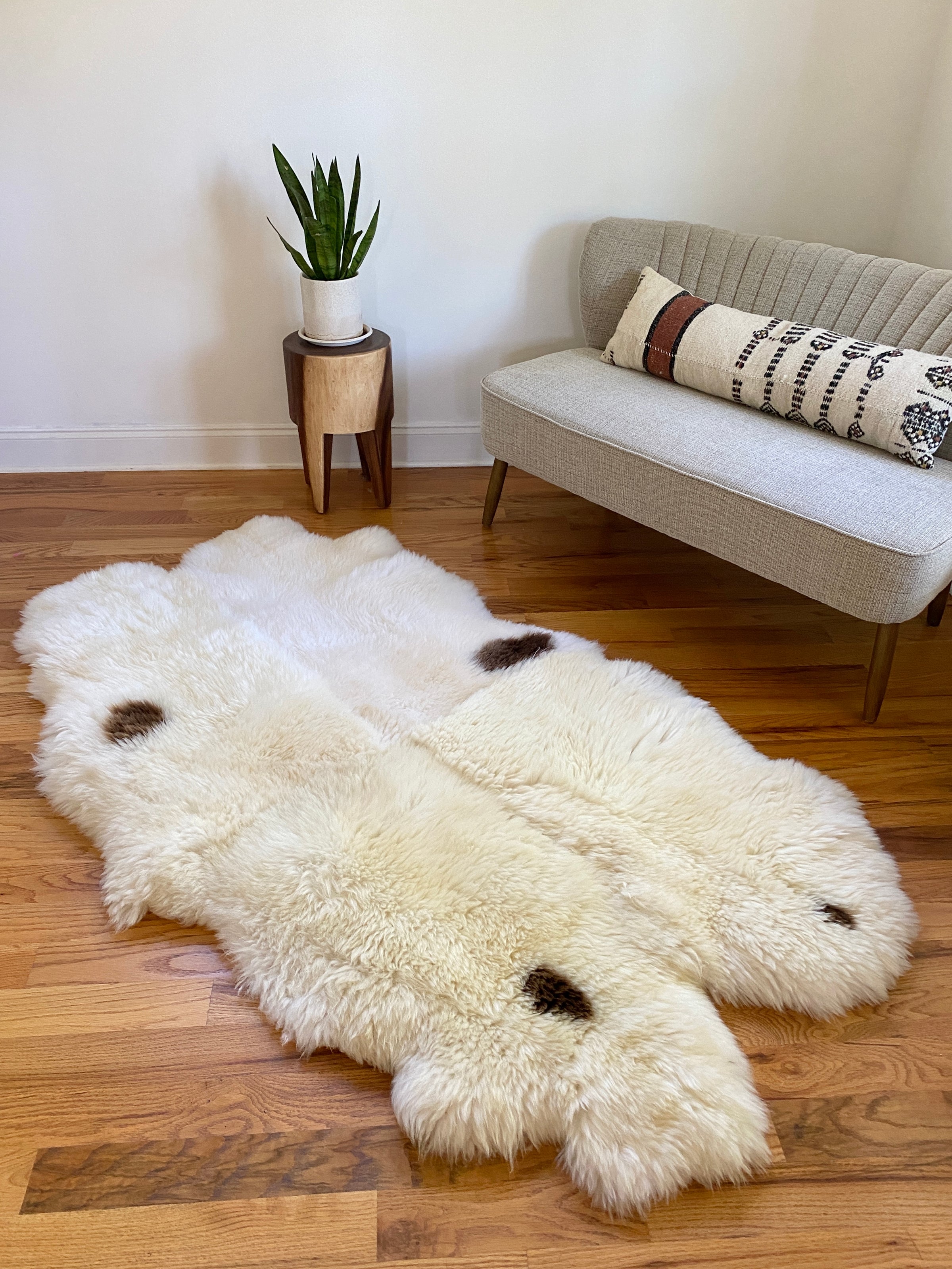 Sheepskin Area Rug– East Perry